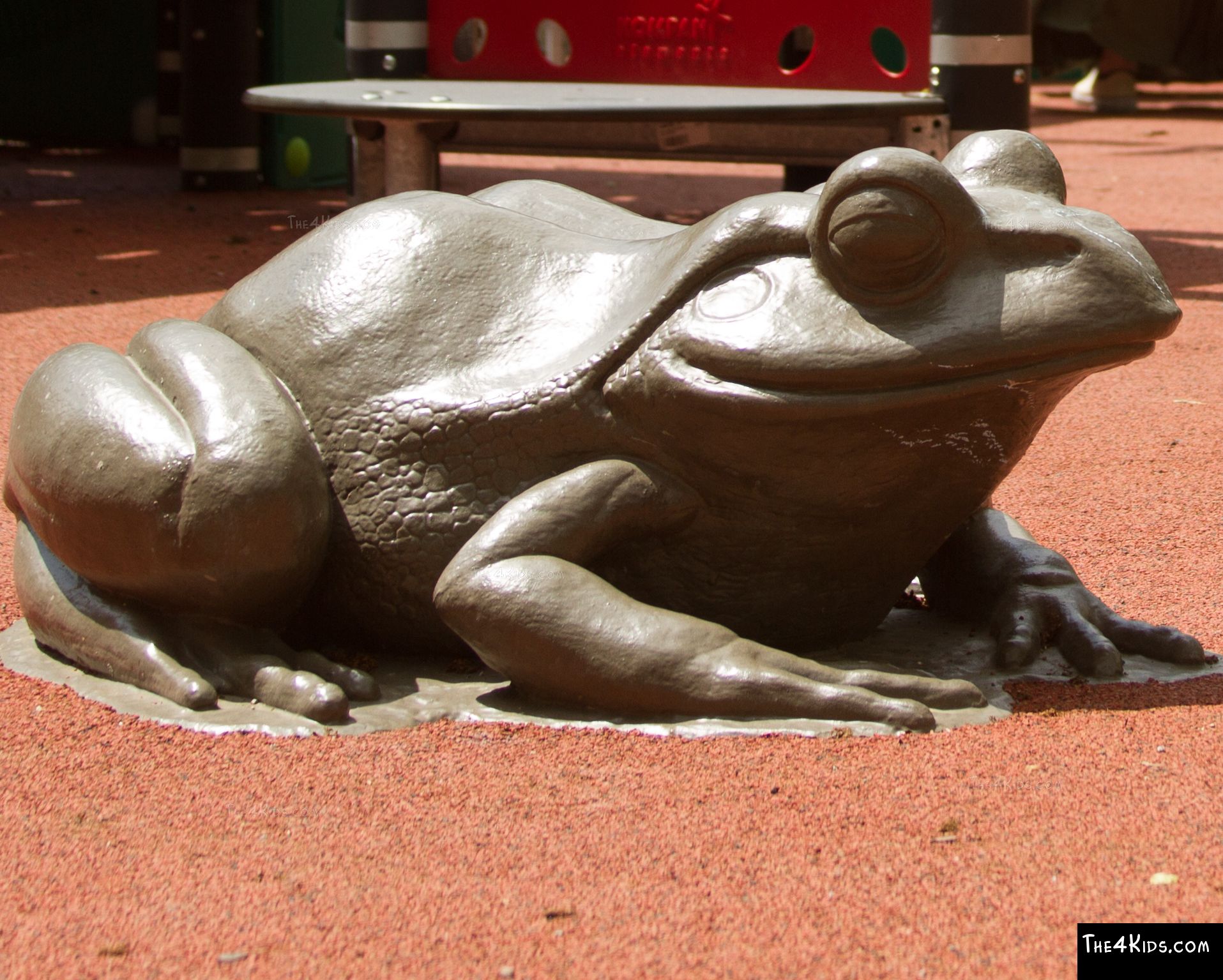 Frog Sculpture - The 4 Kids