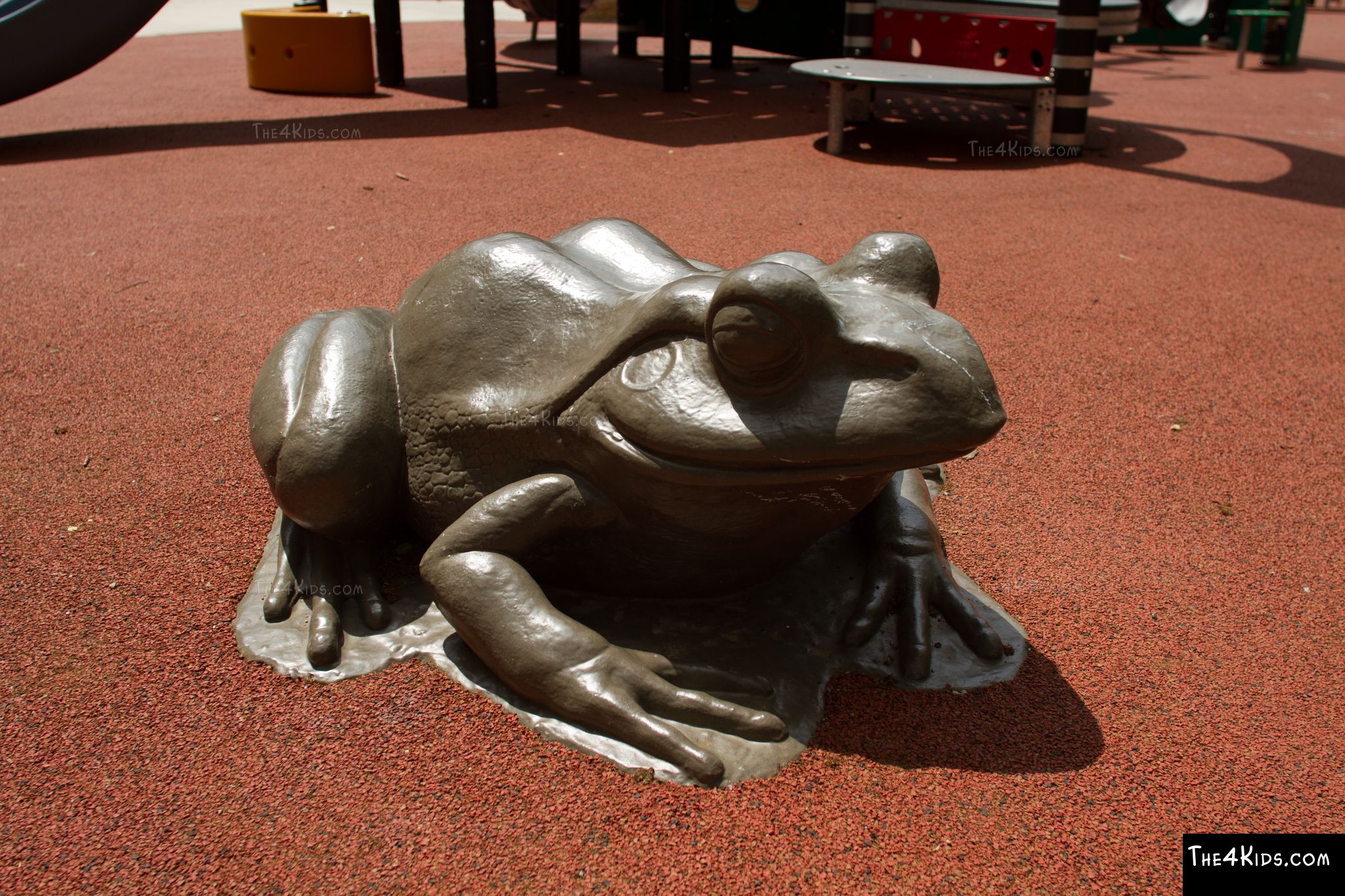 Frog Sculpture - The 4 Kids