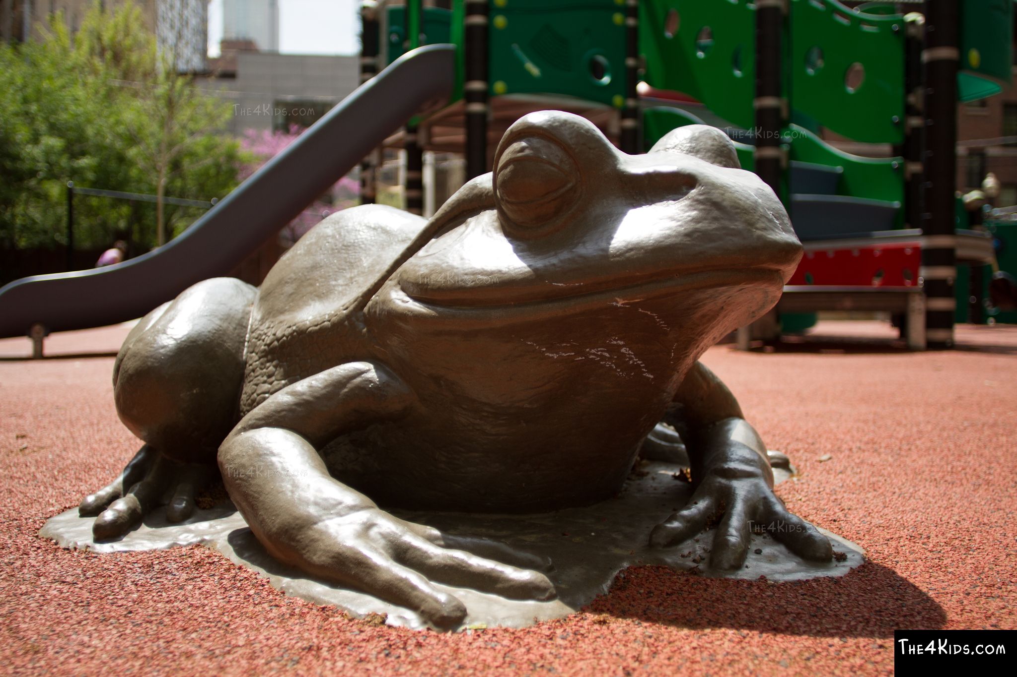 Frog Sculpture - The 4 Kids