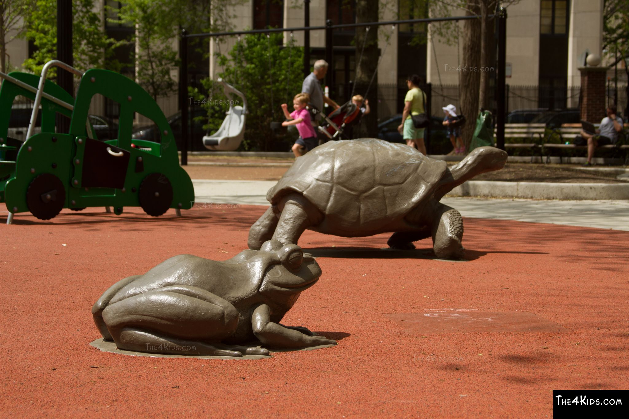 Frog Sculpture - The 4 Kids